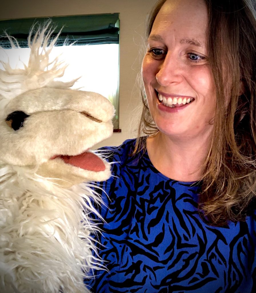 New JOEE Teachers Meet Their New Helpers! – JOEE